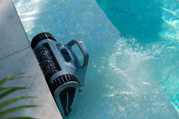 SAT30 Pool Robot – Powerful, Intelligent & Fully Automatic – RoboCleaner.ae